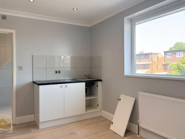 Rushdene Close, Northolt, UB5 Studio to rent £1,000 pcm £231 pw