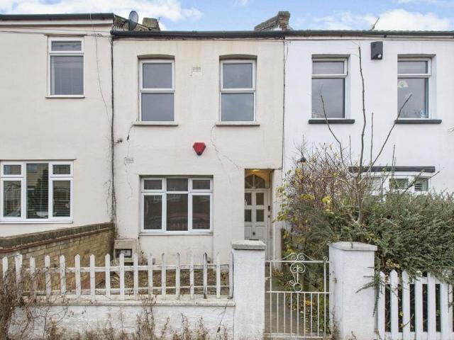 Rushdene London SE2 3 bed terraced house to rent £2,100 pcm £485 pw