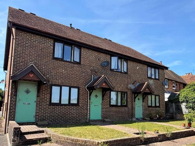 Rushes Court, Rushes Road, Petersfield, Hampshire GU32, 1 bed flat to rent, £950 pcm | PrimeLocation