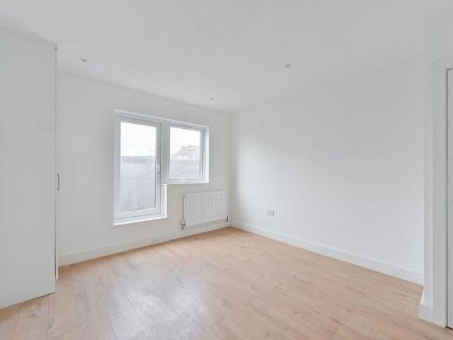 Rushey Green, Catford, London, SE6 1 bed flat to rent £1,600 pcm £369 pw