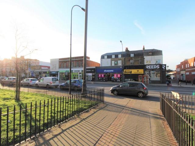 Rushey Green, Catford, SE6 2 bed flat to rent £2,300 pcm £531 pw
