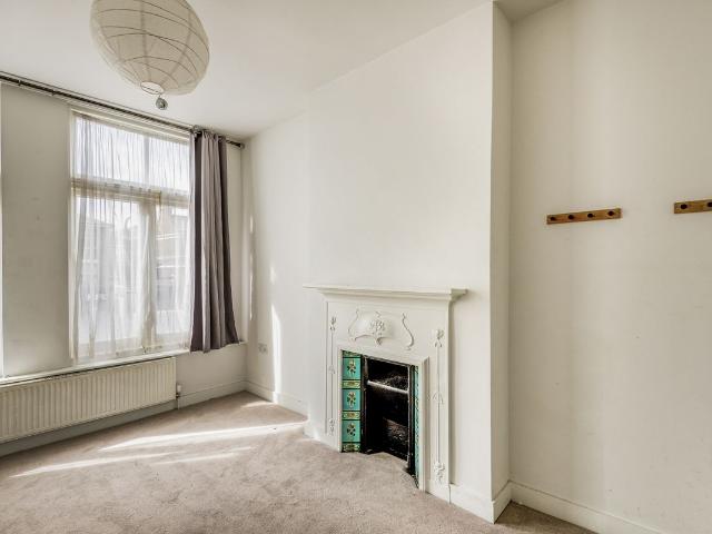 Rushey Green, London SE6, 2 bed flat to rent, £1,850 pcm | PrimeLocation