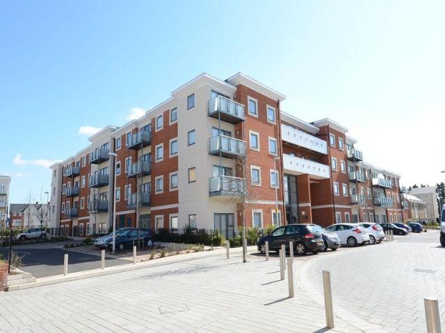 Rushley Way, Reading, Berkshire, RG2 2 bed flat to rent £1,550 pcm £358 pw