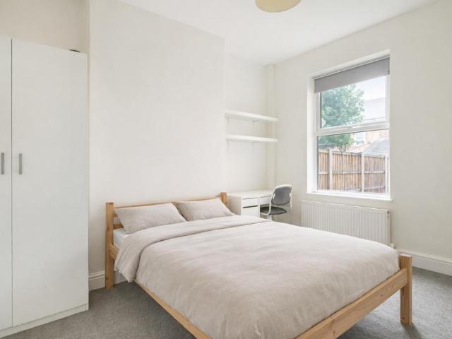 Rushworth Avenue, West Bridgford. 6 bed terraced house to rent £2,422 pcm £559 pw
