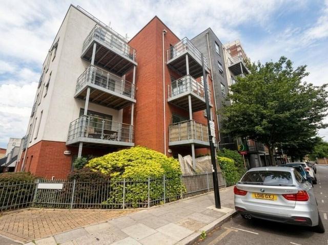 Rushton Walk, London E3, 2 bed flat to rent, £2,816 pcm | PrimeLocation