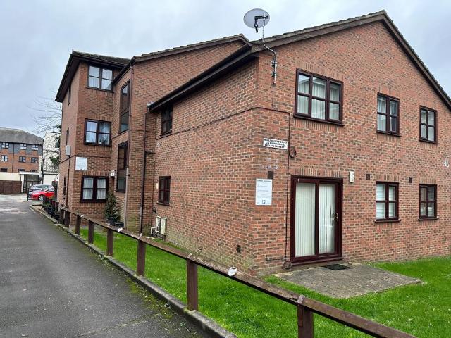 Ruskin Drive, Welling DA16 2 bed flat to rent £1,600 pcm £369 pw