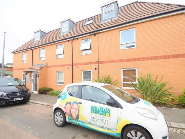 Ruskin Road, Northampton NN2, 2 bed flat to rent, £950 pcm | PrimeLocation