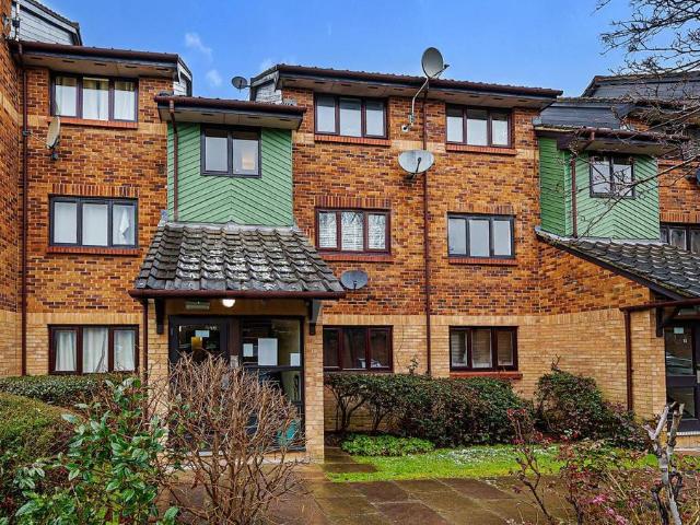 Rusper Close, Cricklewood, NW2 1 bed apartment to rent £1,450 pcm £335 pw