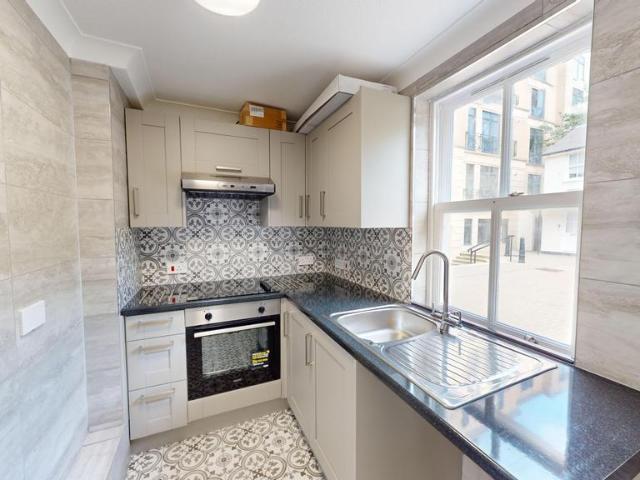 Russel Mews, Brighton, BN1 Studio to rent £1,385 pcm £320 pw