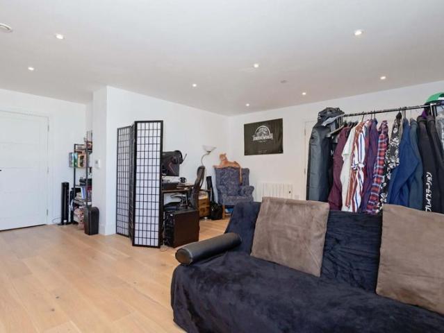 Russell Mews, Brighton