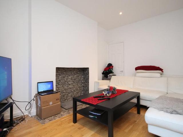Russell Avenue, Wood Green, N22 4 bed house to rent £2,665 pcm £615 pw