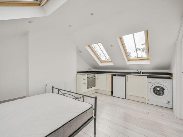 Russell Avenue, N22, Wood Green. 4 bed terraced house to rent £3,500 pcm £808 pw