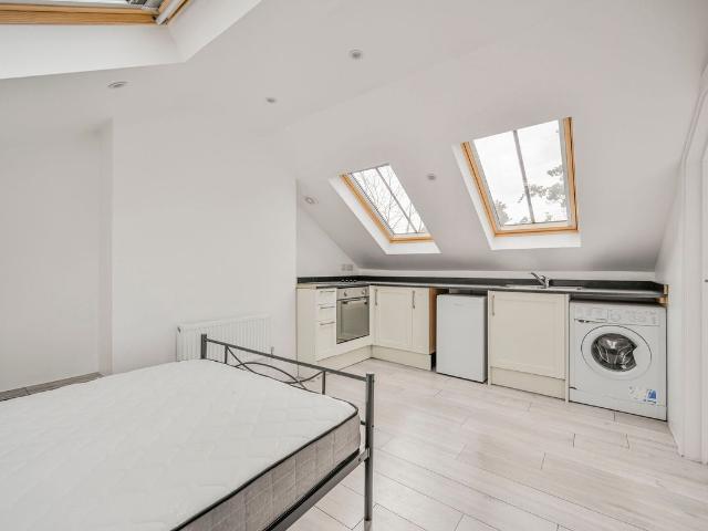 Russell Avenue N22, Wood Green, London, 4 bed terraced house to rent, £3,500 pcm | PrimeLocation