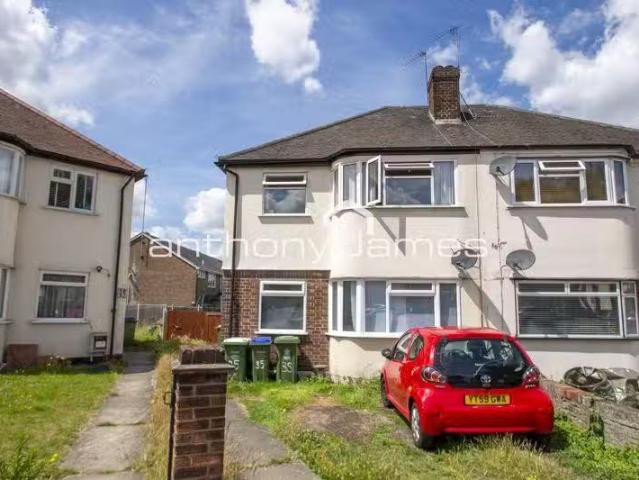 Russell Close, Bexleyheath DA7 2 bed maisonette to rent £1,5.