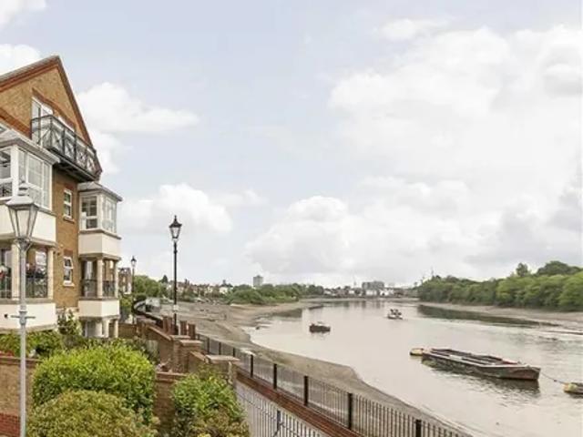 Russell Close, London, W4 2NU, United Kingdom | 3 bed duplex for rent #135551148 | Rentberry