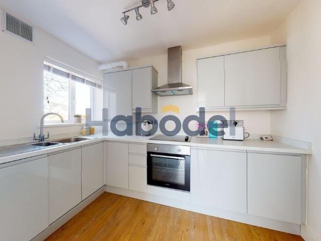 Russell Court, Derby Road, Long Eaton, Nottingham NG10, 2 bed flat to rent, £800 pcm | PrimeLocation