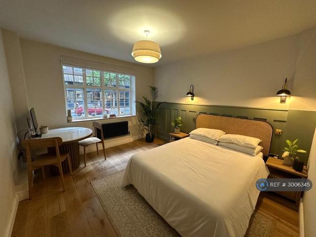 Russell Court, London, WC1H Studio to rent £2,495 pcm £576 pw