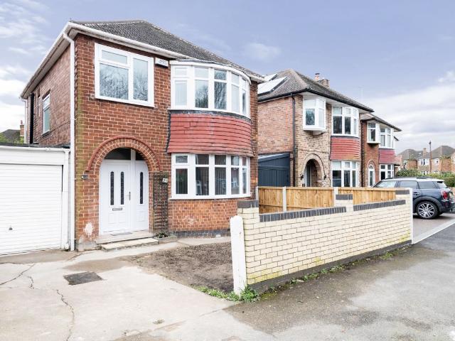 Russell Crescent, Wollaton NG8, 3 bed detached house to rent, £1,150 pcm | PrimeLocation