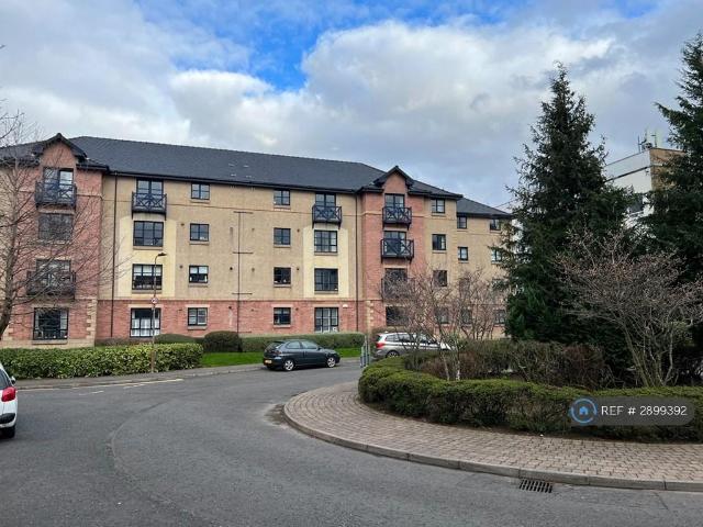 Russell Gardens, Edinburgh, EH12 3 bed flat to rent £1,800 pcm £415 pw