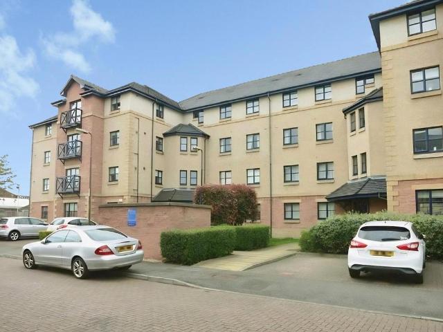 Russell Gardens, Edinburgh, EH12 2 bed flat to rent £1,660 pcm £383 pw