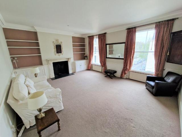Russell Gardens, London, W14 8EZ 3 bed flat to rent £3,250 pcm £750 pw