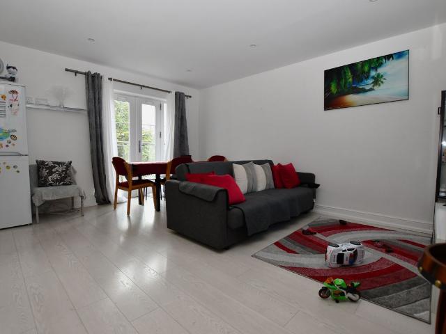 Russell Hill, Purley CR8, 2 bed flat to rent, £1,750 pcm | PrimeLocation