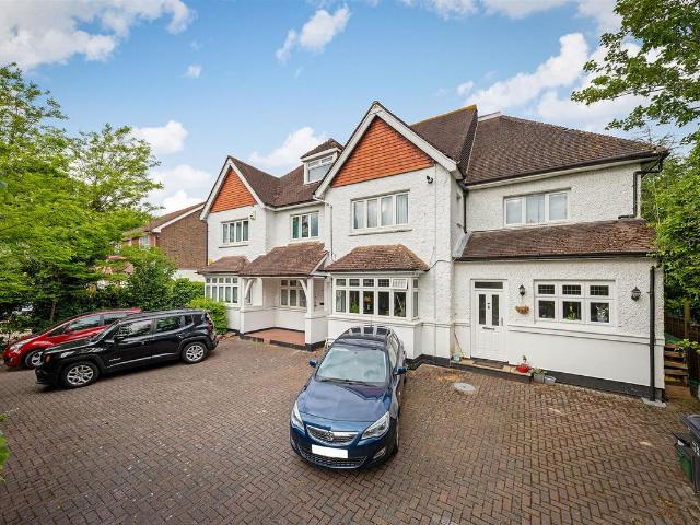 Russell Hill, Purley CR8, 2 bed flat to rent, £1,800 pcm | PrimeLocation