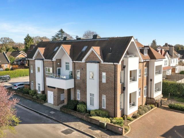 Russell Hill, Purley CR8, 2 bed flat to rent, £1,850 pcm | PrimeLocation