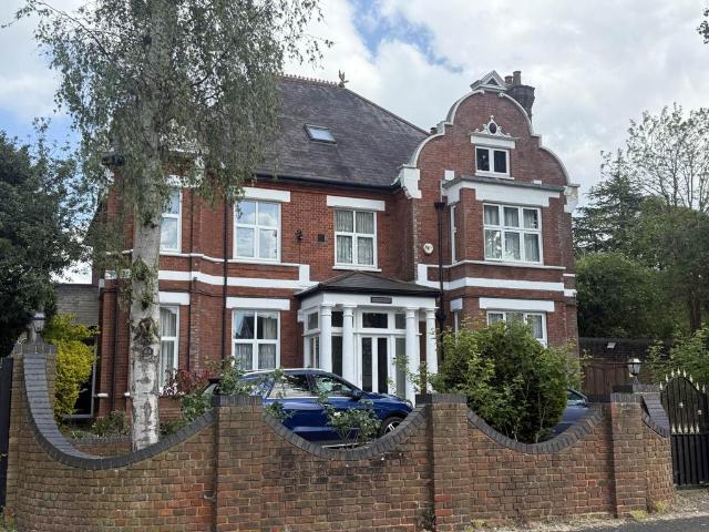 Russell Hill, Purley 1 bed flat to rent £1,600 pcm £369 pw