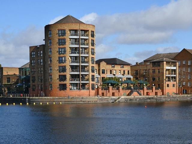 Russell Place, London SE16, 3 bed flat to rent, £3,000 pcm | PrimeLocation