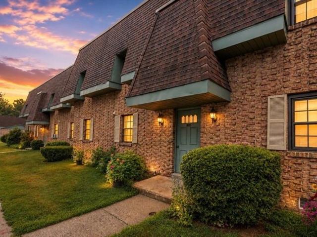 Russell Rd Apt C, Westfield, Condo For Sale