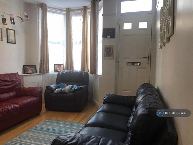 Russell Rise, Luton, LU1 3 bed terraced house to rent £1,575 pcm £363 pw