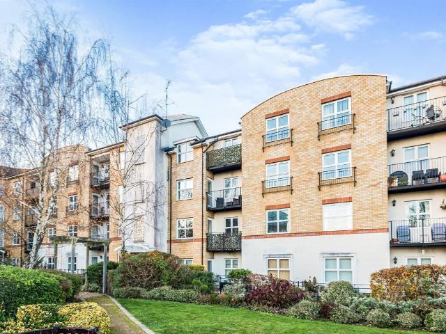 Russell Road, Basingstoke RG21, 2 bed flat to rent, £1,400 pcm | PrimeLocation