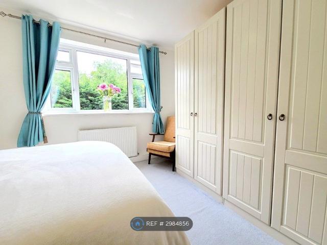 Russell Road, Buckhurst Hill IG9, 1 bed flat to rent, £1,600 pcm | PrimeLocation