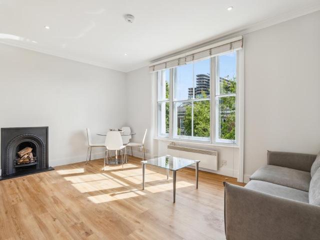 Russell Road, Kensington Olympia, London 2 bed flat to rent £2,950 pcm £681 pw