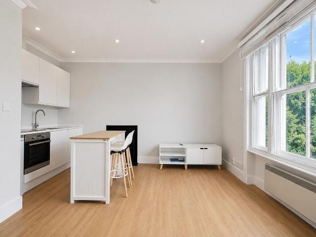Russell Road, London W14, 2 bed flat to rent, £2,950 pcm | PrimeLocation