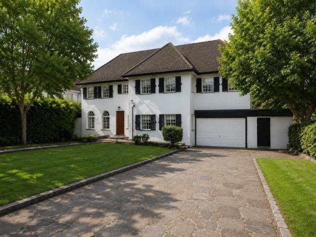 Russell Road, Moor Park HA6 5 bed detached house to rent £5,250 pcm £1,212 pw