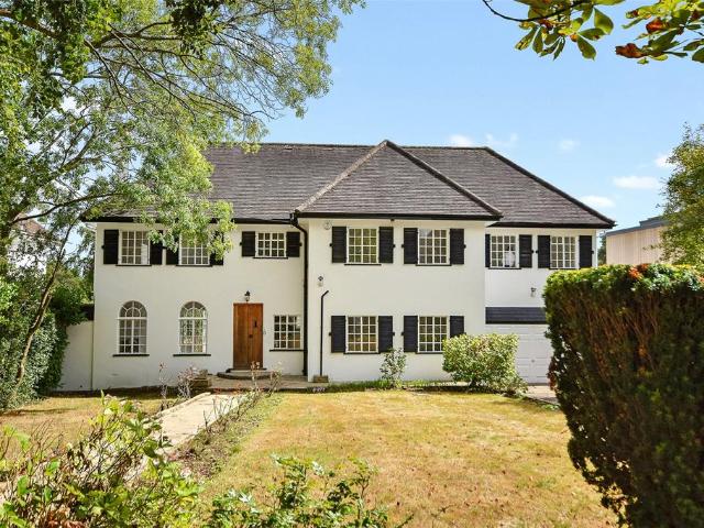 Russell Road, Northwood, Middlesex, HA6 5 bed detached house to rent £5,500 pcm £1,269 pw