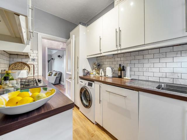 Russell Road, Shepperton TW17, 2 bed flat to rent, £1,850 pcm | PrimeLocation