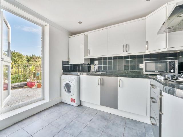 Russell Road, Palmers Green, London N13, 3 bed flat to rent, £2,200 pcm | PrimeLocation
