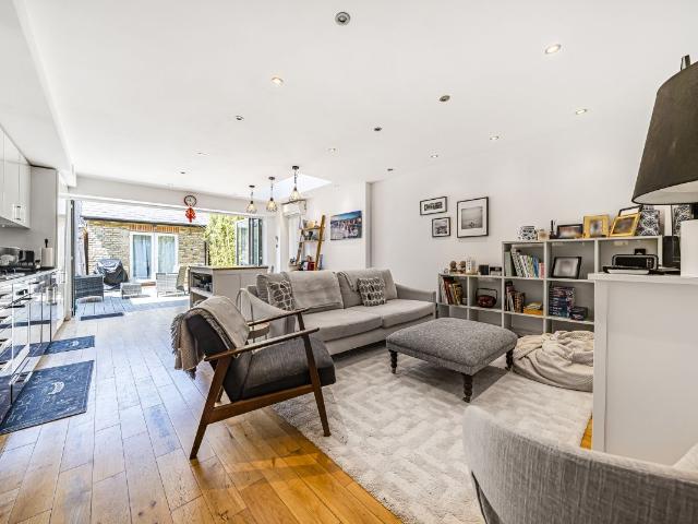 Russell Road, Wimbledon, London SW19, 4 bed detached house to rent, £4,100 pcm | PrimeLocation