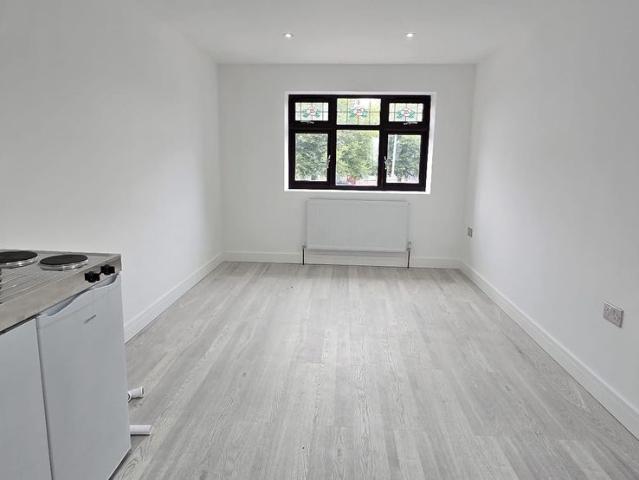 Russell Road, Tilbury, Essex RM18, Studio to rent, £950 pcm | PrimeLocation