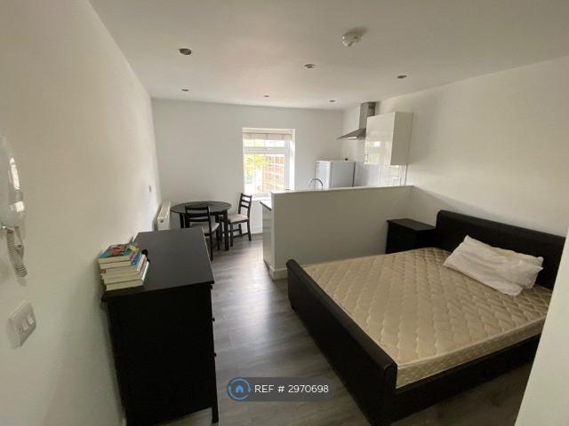 Russell St, Reading RG1, Studio to rent, £825 pcm | PrimeLocation