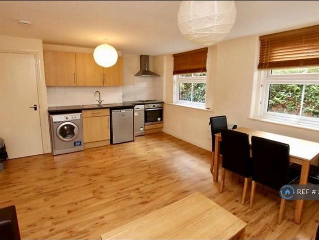Russell Street, Reading, RG1 1 bed flat to rent £1,045 pcm £241 pw