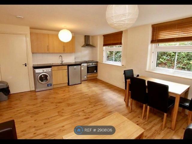 Russell Street, Reading RG1, 1 bed flat to rent, £1,100 pcm | PrimeLocation