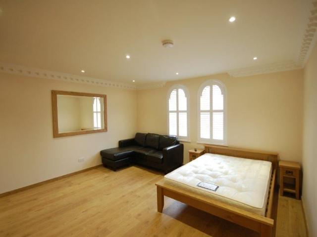 Russell Street, Reading RG1, Studio to rent, £950 pcm | PrimeLocation