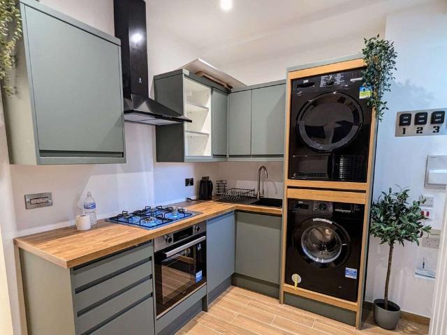 Russell Street Room 1