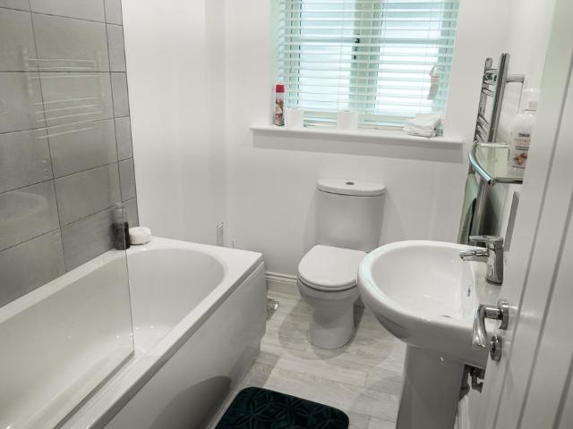 Russell Street, Sutton in Ashfield NG17 3 bed detached house to rent £3,500 pcm £808 pw