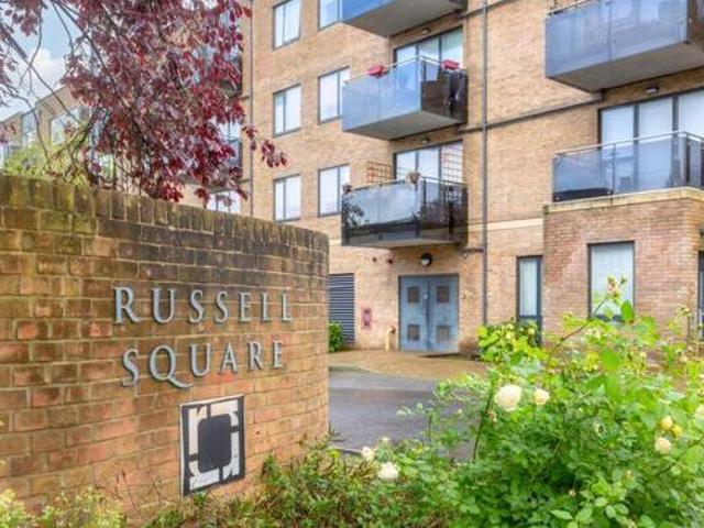 Russells Crescent, Horley, 2 Bedroom Flat