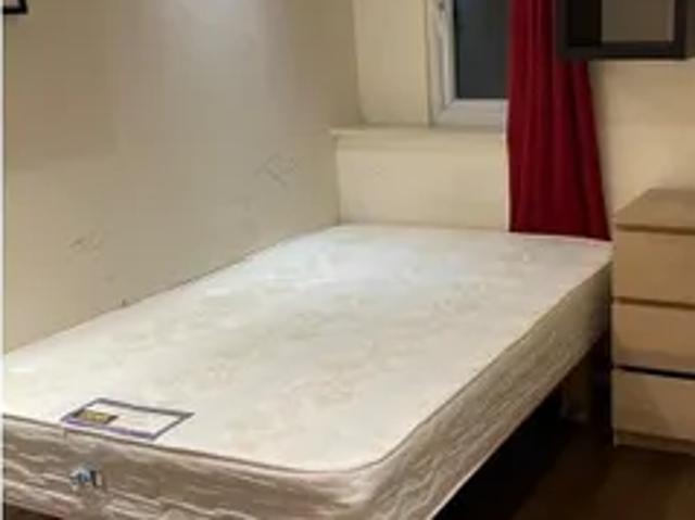 Russell's Footpath, London, SW16 2EH, United Kingdom | Room for rent #43150218 | Rentberry